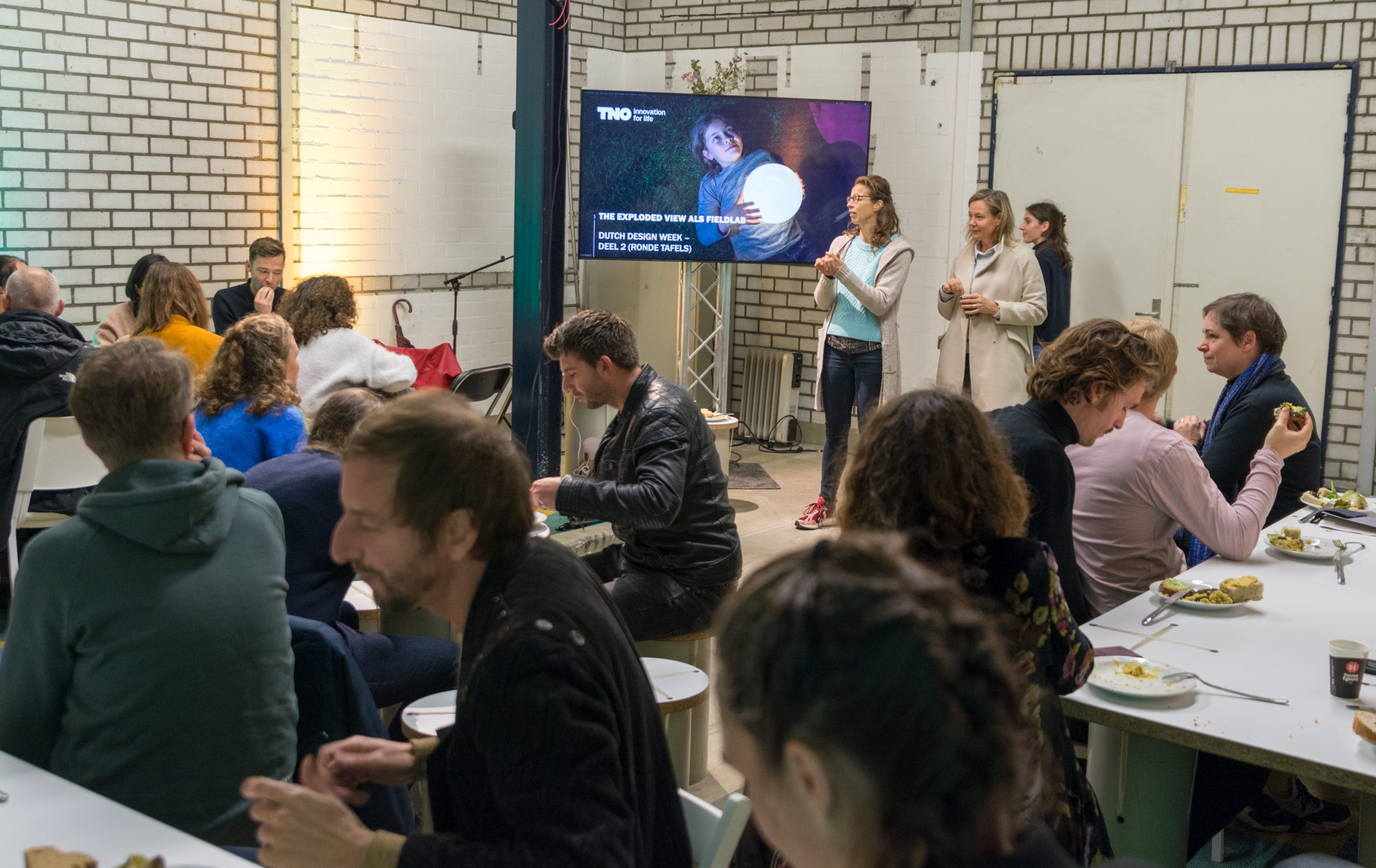 Breaking the long building chain together - Dutch Design Foundation