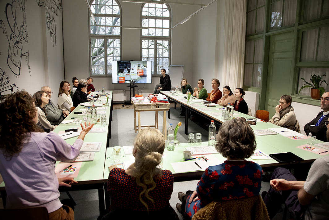 From the margin to the middle - Dutch Design Foundation